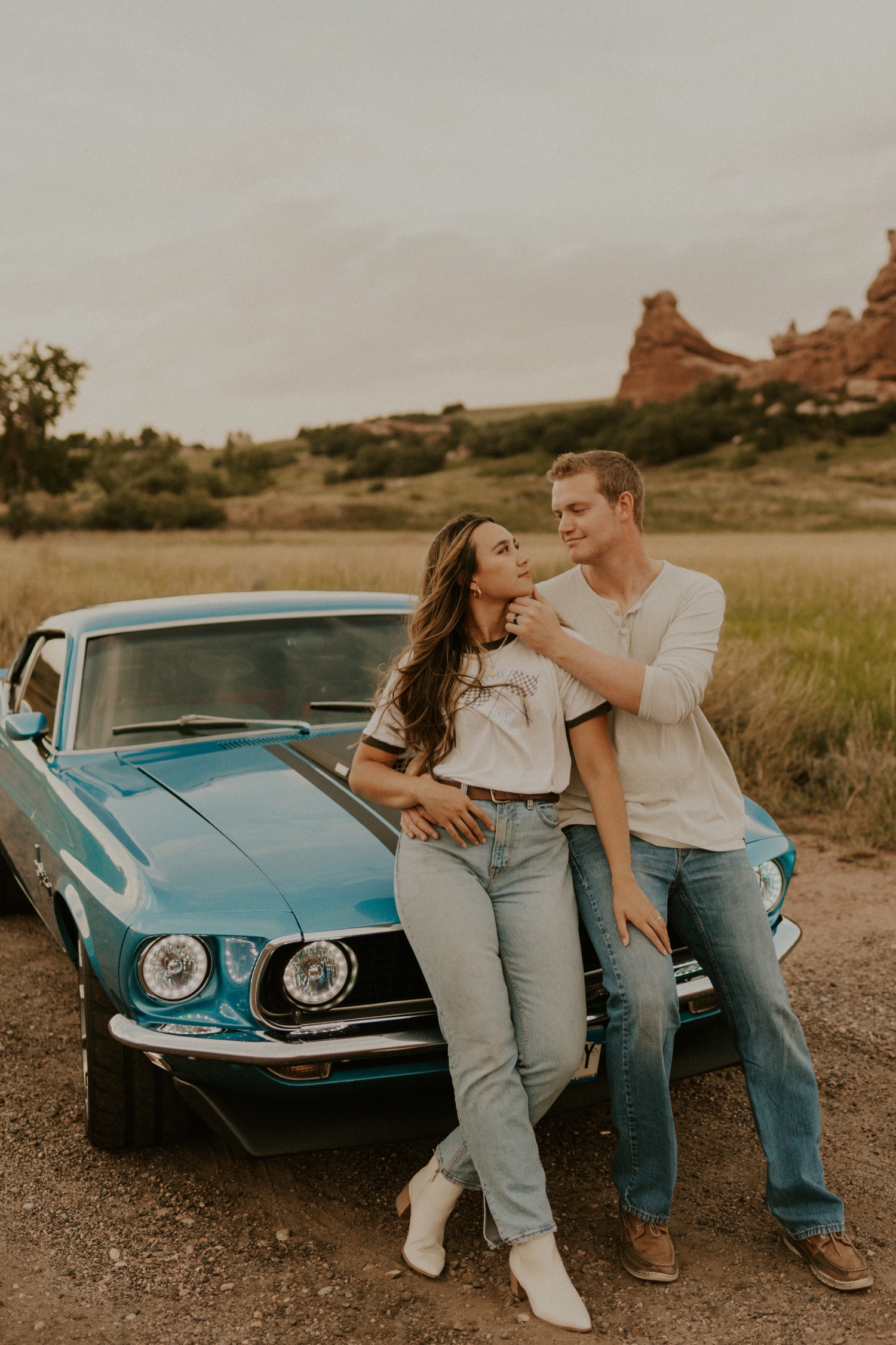 vintage car couples session - maemeadowsphotography.com #5704743